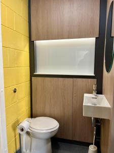 Queens's University Elms BT9, Belfast (updated prices 2025)