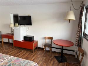 Talbot Arm Motel, Destruction Bay (updated prices 2025)