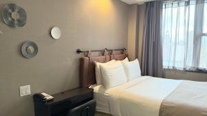 Madison LES Hotel, New York (updated prices 2025)