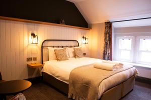 Square & Compass, Two Dales (updated prices 2025)