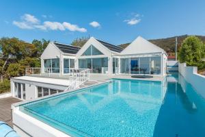 Luxury waterfront home with infinity pool, Taroona (updated prices 2025)