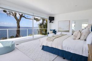 Luxury waterfront home with infinity pool, Taroona (updated prices 2025)