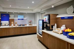 Holiday Inn Express & Suites Kitchener Southeast by IHG, Kitchener ...
