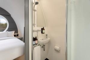 Lost Shore Surf Resort, Ratho (updated prices 2025)