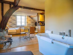 Bagshaw Hall, Bakewell (updated prices 2025)