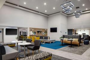 Aiden by Best Western Cape Cod - West Yarmouth, West Yarmouth (updated ...