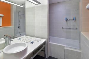 Aloft Dhahran Hotel, Al Khobar (updated prices 2025)