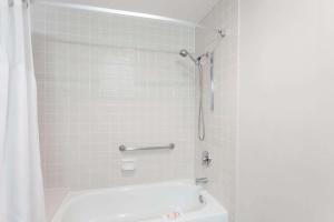 Ramada by Wyndham Oceanside, Oceanside (updated prices 2025)