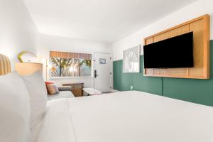 Aloha Fridays, Miami Beach (updated prices 2025)