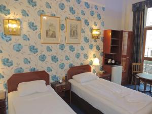 Dolphin Hotel, London (updated prices 2025)