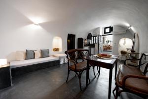 Lotza Studios, Oia (updated prices 2025)