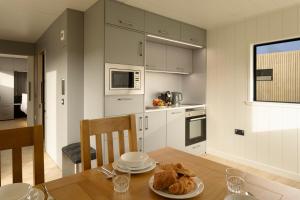 Lost Shore Surf Resort, Ratho (updated prices 2025)