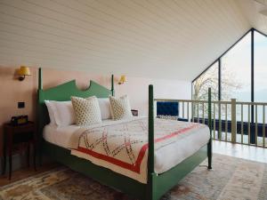 1-bed luxury seafront cabin in heart of Newlyn, Mousehole, Newlyn ...
