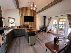 Tanyard Barn - Luxury Hot Tub & Secure Dog Field Included, Old Glossop (updated prices 2025)