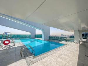 41st-Floor 2BR with World's Highest Running Track, Dubái (precios ...
