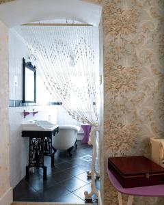 Enchanted Manor, Niton (updated prices 2025)