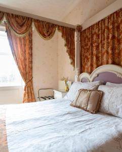 Enchanted Manor, Niton (updated prices 2025)