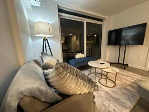 Downtown Center Silverstone Tower I and II Long-Term Booking Only Your ...