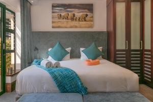 CM15 - Franzi's Dream-C15, Knysna (updated prices 2025)