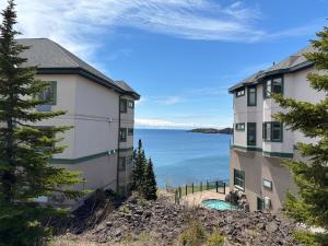 Amazing Lake View 2 Queen Bed Studio & Heated Pools, Two Harbors ...