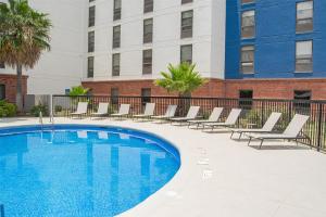 Hampton by Hilton Saltillo Zona Aeropuerto, Saltillo (precios ...