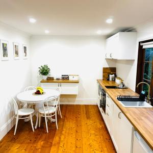 Aldgate Creek Cottage, Aldgate (updated prices 2025)