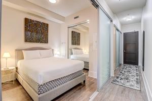 Metropolis Loft - CN Tower, Toronto (updated prices 2026)