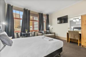 Adelaide Paringa, Adelaide (updated prices 2025)