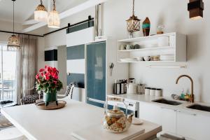 Blue Moon, Paternoster (updated prices 2025)