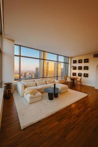 Luxury High Rise Residence at The Ritz Carlton Expansive and Elegant ...