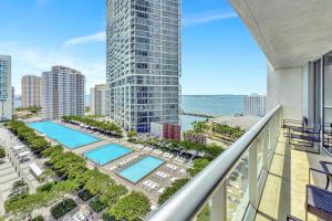 Icon Brickell 20th Floor 1BR Pool View Balcony, Майами (актуальные цены ...