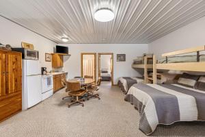 Quiet Riverfront Cabin with Boat Slip Family Friendly Stay in Decatur ...