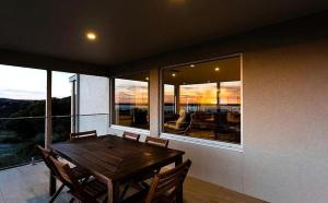 Seaside Cabin Getaway near the Beach in Coffin Bay, South Australia ...