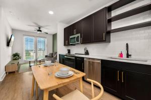 5 Star Building and Location Pool and Gym Midtown, Тампа (обновени цени ...