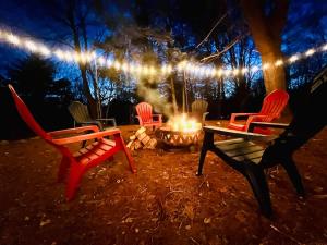 Gloria's Hot Tub Game Room Fire Pit، Briar Crest Woods (أسعار محدثة ...