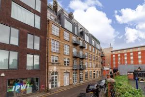Bright 2-Bed Home near Tower Bridge & Shard, London (updated prices 2026)