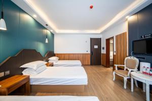 Yabuli Ski Resort & Beiguo Spring Hot Spring Resort, Shangzhi ...