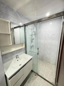Sybay Suites twin double bed beside Okada near T3 MOA NAIA Ayala ...