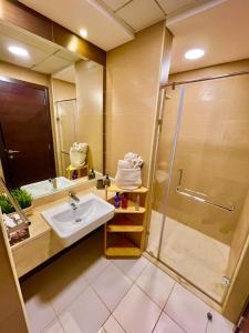 Overwater Sparkle Towers Studio Marina View by Sweet Homes, दुबई की ...