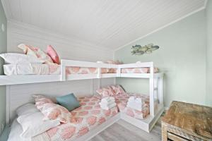 Cute Bungalow With Fire Pit Close to the Beach, Galveston (preços ...