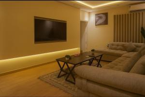 غرفة وصالة بالفلاح, Rijadas (atnaujintos 2025 m. kainos)