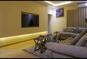 غرفة وصالة بالفلاح, Rijadas (atnaujintos 2025 m. kainos)