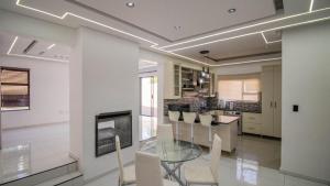 Away like Home, Midrand (precios actualizados 2025)