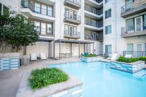 1BD Pool W City line Richardson RD009, Плейно (оновлені ціни 2025 року)