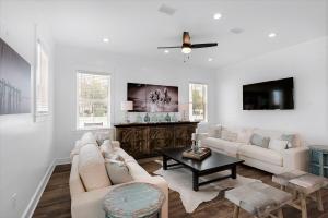 Sundance, Sleeps 18! 1 Block to Beach! Pool and spa!, Destin (tarifs ...
