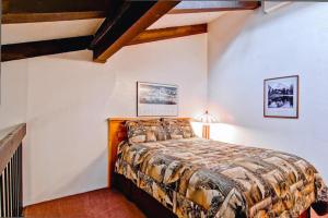 (A210) Loft Condominiums, Yosemite West (updated prices 2025)