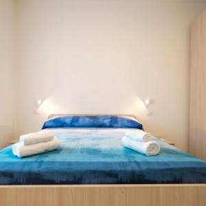 Mare fuori, sul lungomare con tre camere da letto e due bagni!, Riva ...