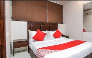 Collection O Uttam Nagar West Metro Station Formerly Vishwas Park, Nova ...