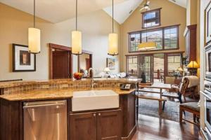 Luxury 4 Bedroom One Ski Hill Place Condo - Ski-In, Ski-Out ...