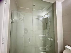 CN Tower and Rogers Centre View and Central Island Lake View, Toronto ...